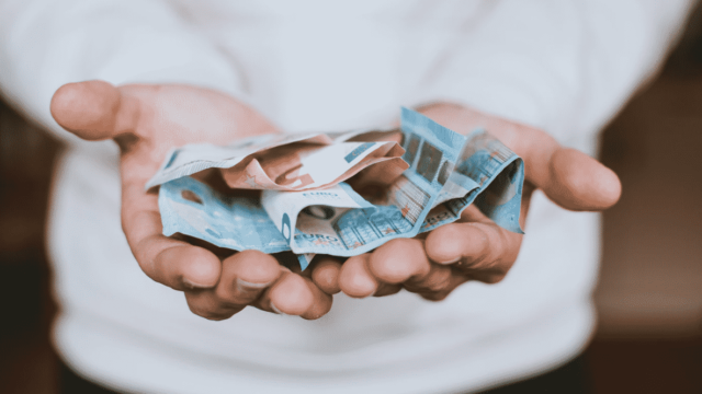 A Short Guide to Currencies in the Caribbean | Beach